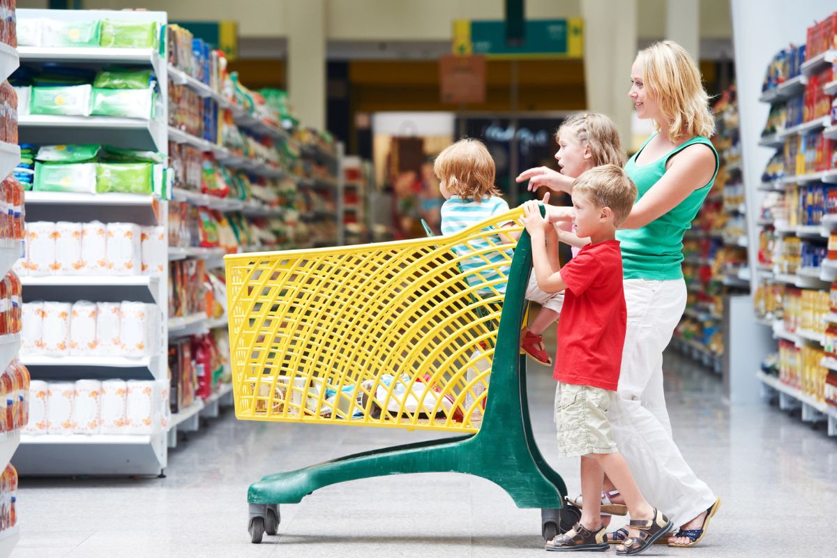 19 Grocery Store Games for Kids (Money Lessons + Keep them Busy!)