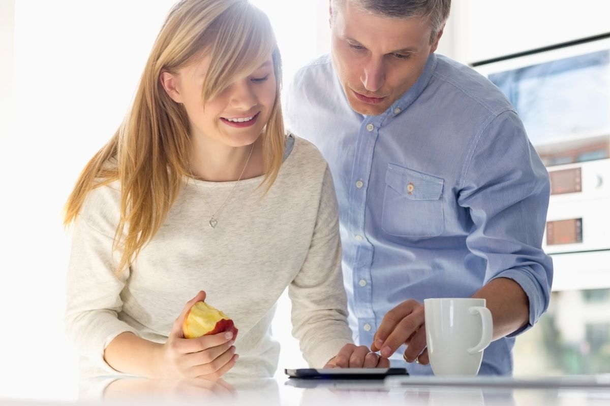 Good Financial Habits to Develop in Students (23 Specific Examples)