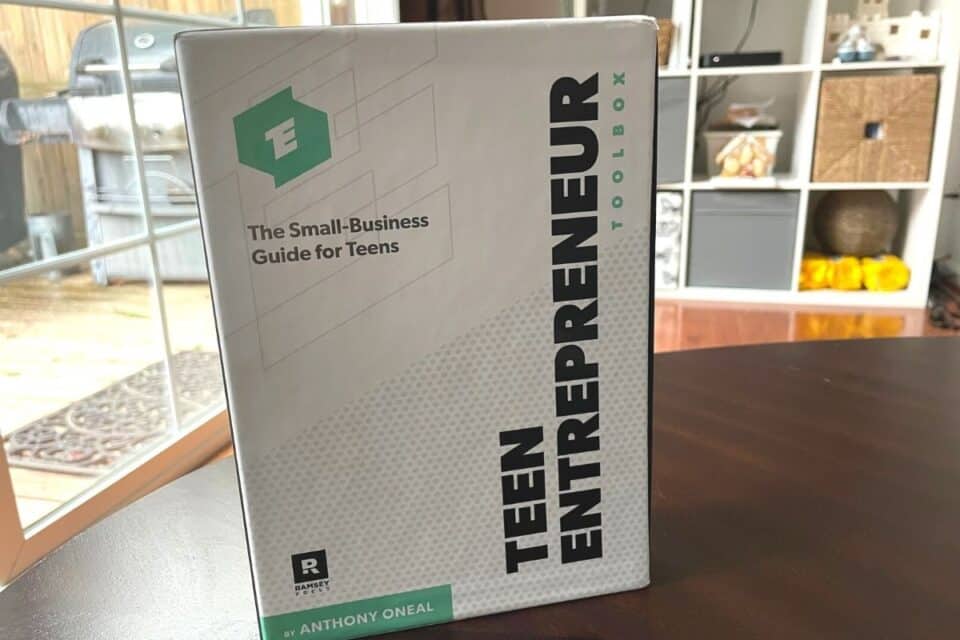 5 Business Books for Teenagers (to Understand How it Works)